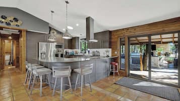 Casa, várias camas, acesso à piscina, vista para a piscina (1605 Lone Man Cmb) | Cozinha privada