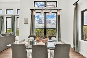 Casa, várias camas, acesso à piscina, vista para a piscina (18407 Lakeland Dr.) | 3 quartos, com decoração personalizada, com mobília individualizada 