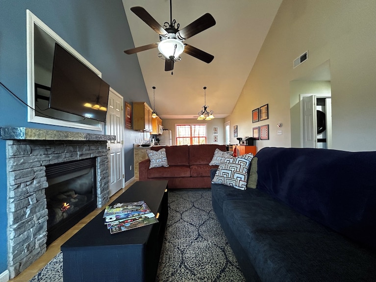 Taylorsville Tranquil Retreat: 2bd/2ba With Hot Tub, Lake Access, Bourbon Trail - Kentucky