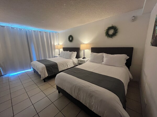 Island Colony Hotel - Honolulu