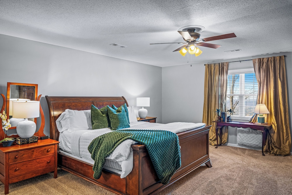 High Brow House - Elevate to Escape - DeKalb County | Stayz