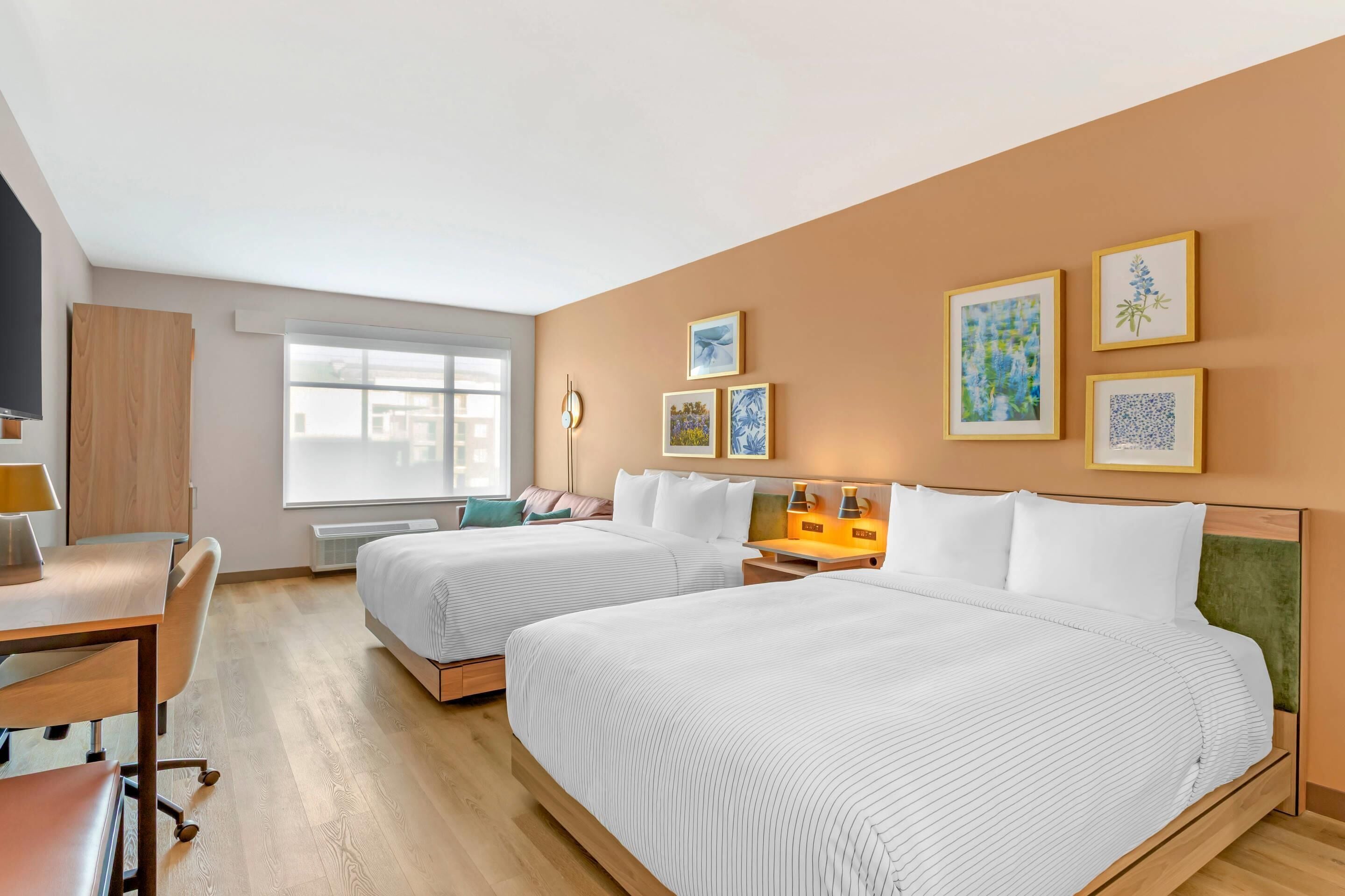 Quarto, 2 camas queen-size, banheira adaptada para pessoas com dificuldades motoras, não fumadores | Wi-fi grátis 