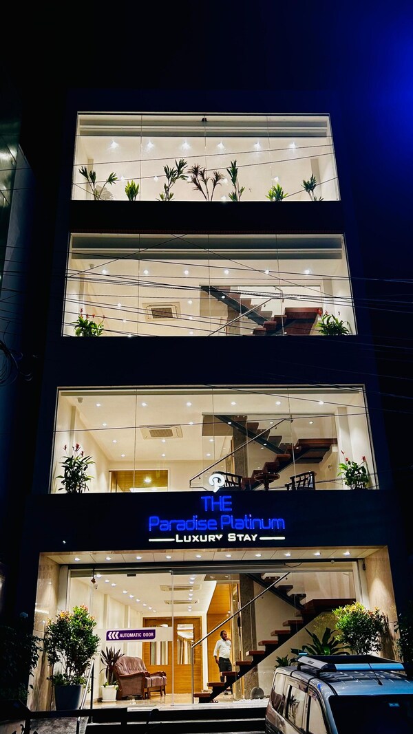 The Paradise Platinum - Kanchipuram