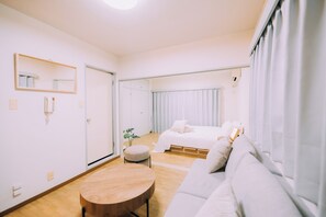 Apartamento, 1 quarto, não fumadores | Secretária, ferro/tábua de engomar 