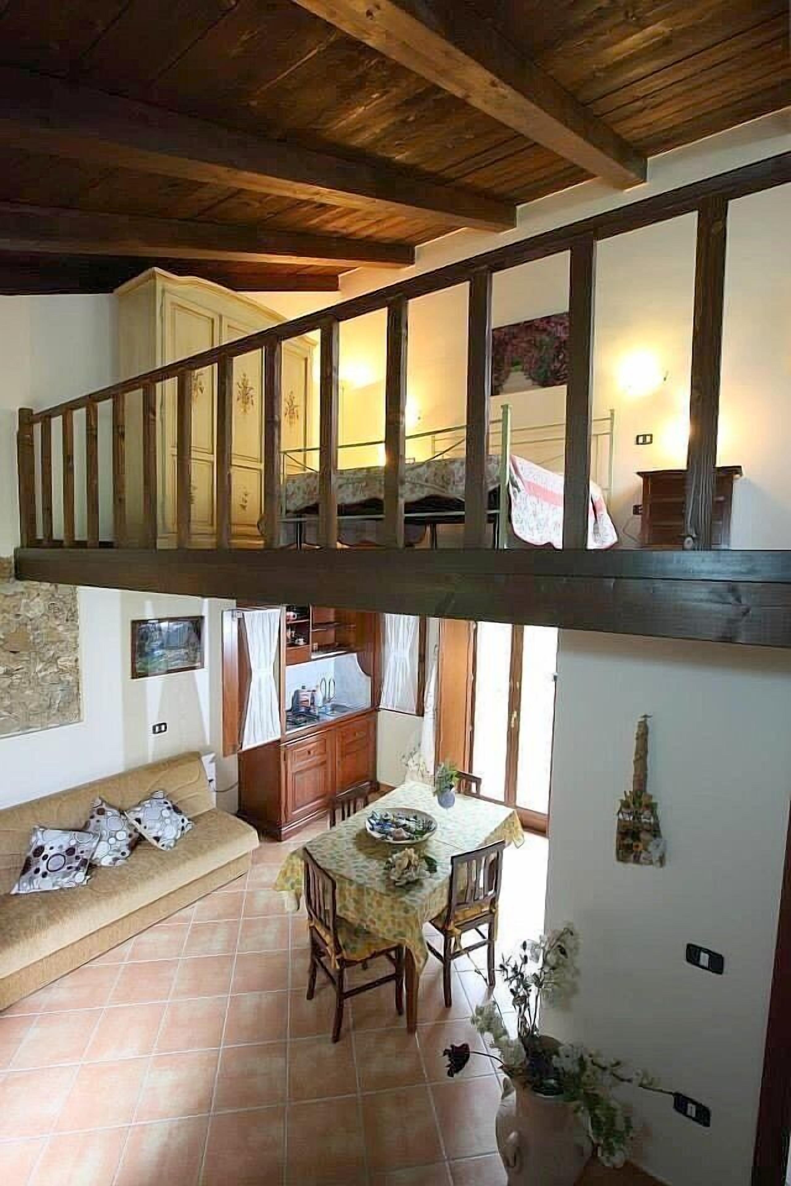 Villa Giuncalia Grande: A Welcoming Two-story Age-old Farm House Surrounded By The Greenery, With Free Wi-fi. - Campania
