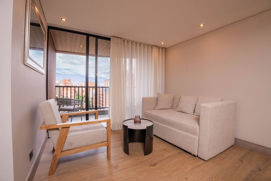 Luxury 3br-3ac Apt In Laureles, Fast Wifi+balcony - Medellin, Antioquia, Colombia