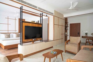 Quarto com design assinado | Área de estar | Smart TV 43 polegadas com canais a cabo