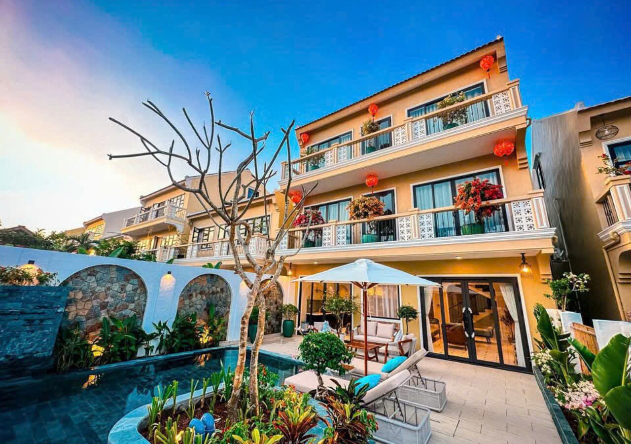 Piscina interior, piscina exterior 