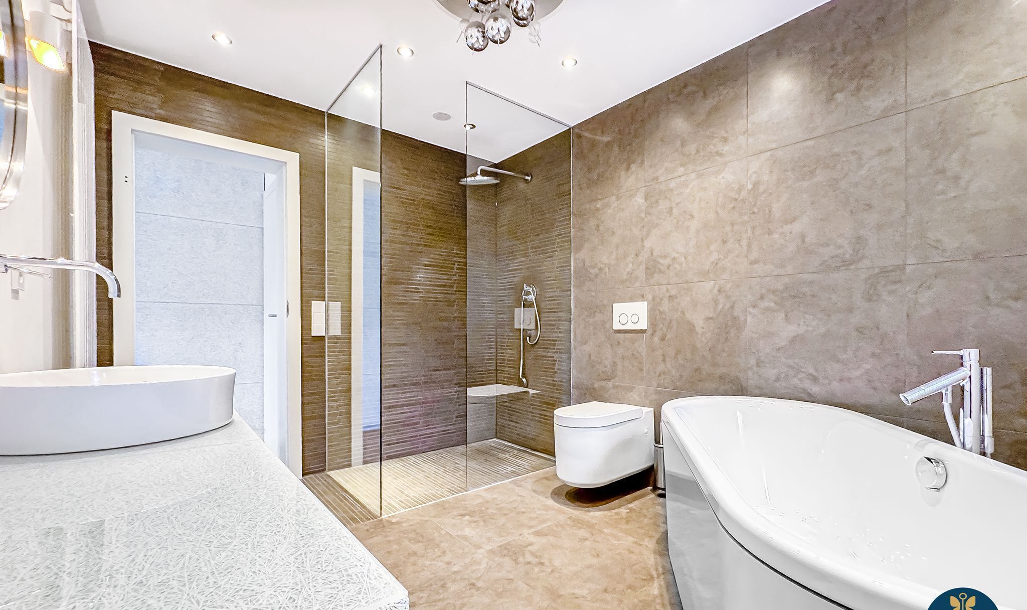 Designer Apartment With Balcony & Park View In Villa Location - Heilbronn