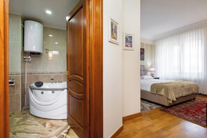 Apartamento, 3 quartos, Vista para a cidade | Ferro/tábua de engomar, Wi-fi grátis 