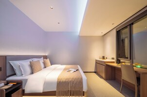 Quarto econômico, 1 cama Queen, para não fumantes, vista para o pátio | Roupas de cama premium, edredons de pluma
