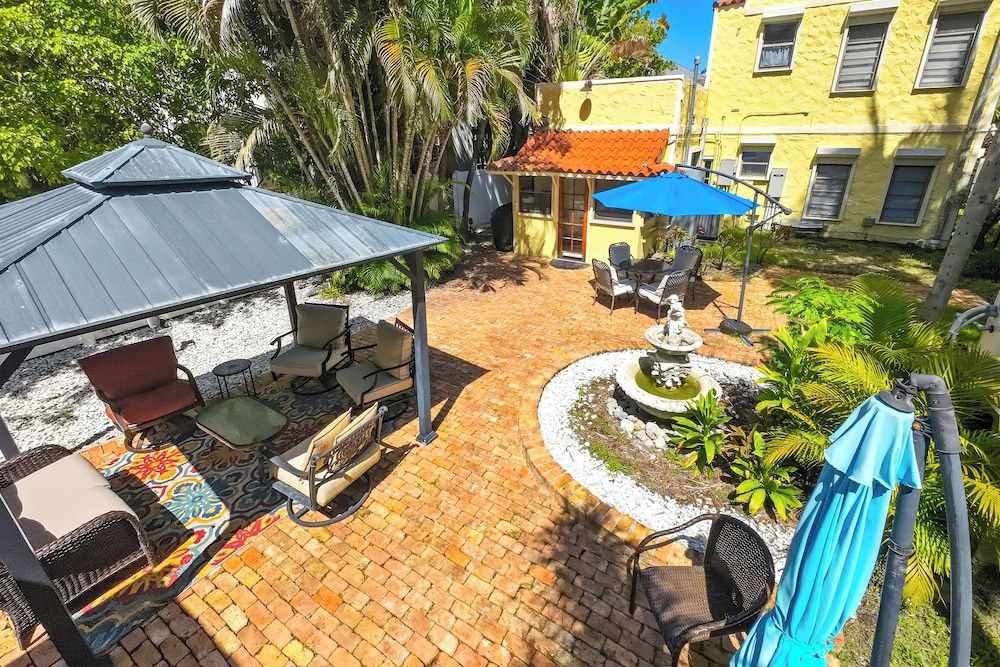 Walk To Las Olas! Old Florida Oasis W/ Hot Tub - Fort Lauderdale, FL
