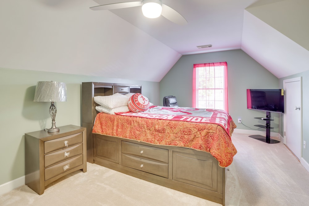 8 Mi To University Of Alabama: Family Home W/ Yard - Tuscaloosa, AL