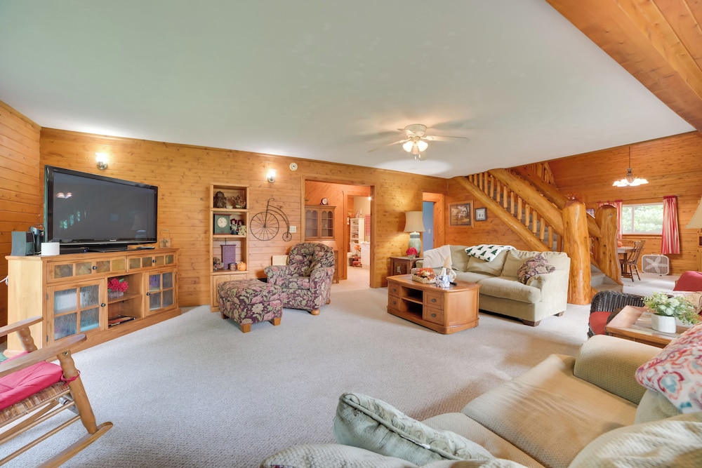 Rustic Mullett Lake Home, 3 Mi To Marina! - Mullett Lake, MI
