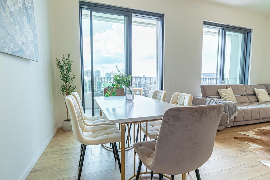 Fancy 2br & 1lr Apartment W/ Panoramic Sky View - Eslovaquia