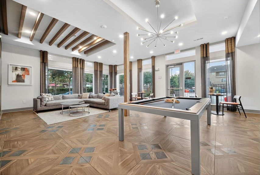 Central Dallas Luxe 2br Near Love Field | Pool Gym - Dallas, TX