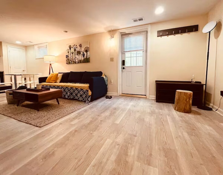 Dc Garden Stay: Apartment + Artstudio + Parking - Largo, MD