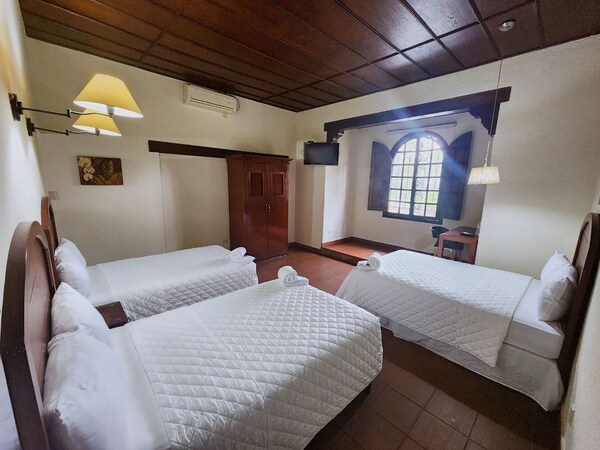 Montreal Hotel - San Salvador