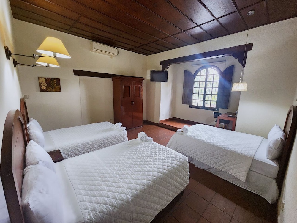 Montreal Hotel - San Salvador