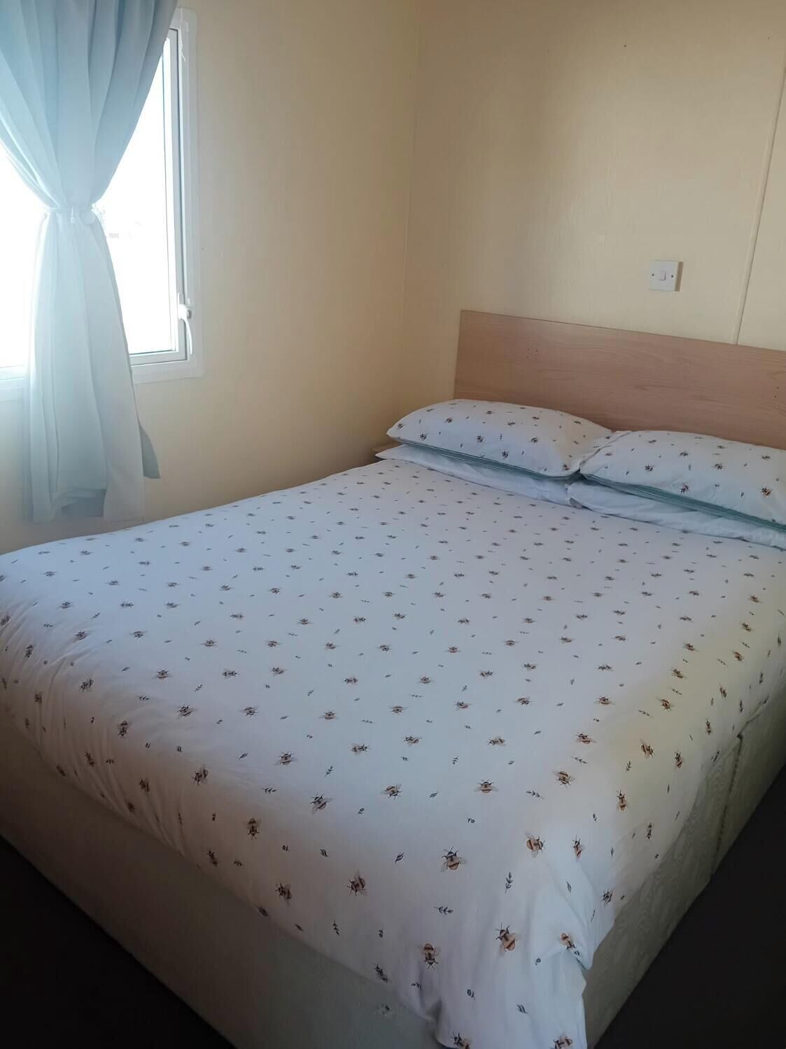 3 Bedroom Caravan With Decking ,Nestled In Seawick Holiday Park - Mersea Island