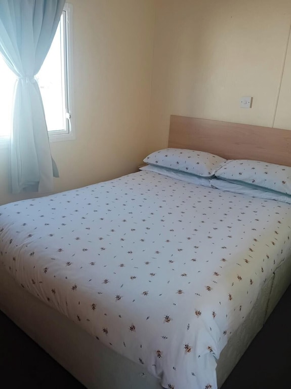 3 Bedroom Caravan With Decking ,Nestled In Seawick Holiday Park - Mersea Island