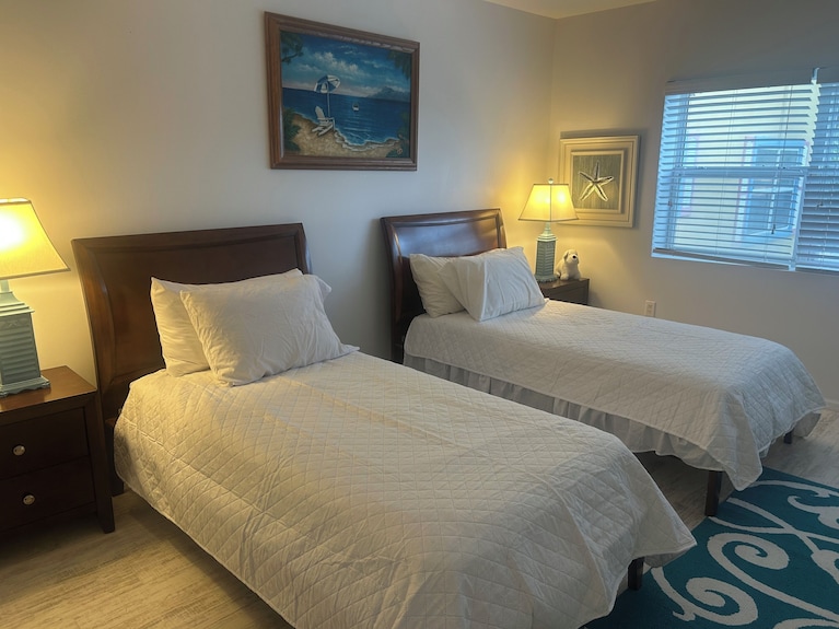 Large 3 Bed Pool View Condo Set Amid Tropical Gardens With Great Shore Diving - West Bay