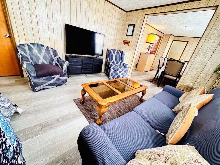 Charming 2-bedroom House With Ac Near Niagara Falls Can Sleep Upto 8 - Niagara Falls