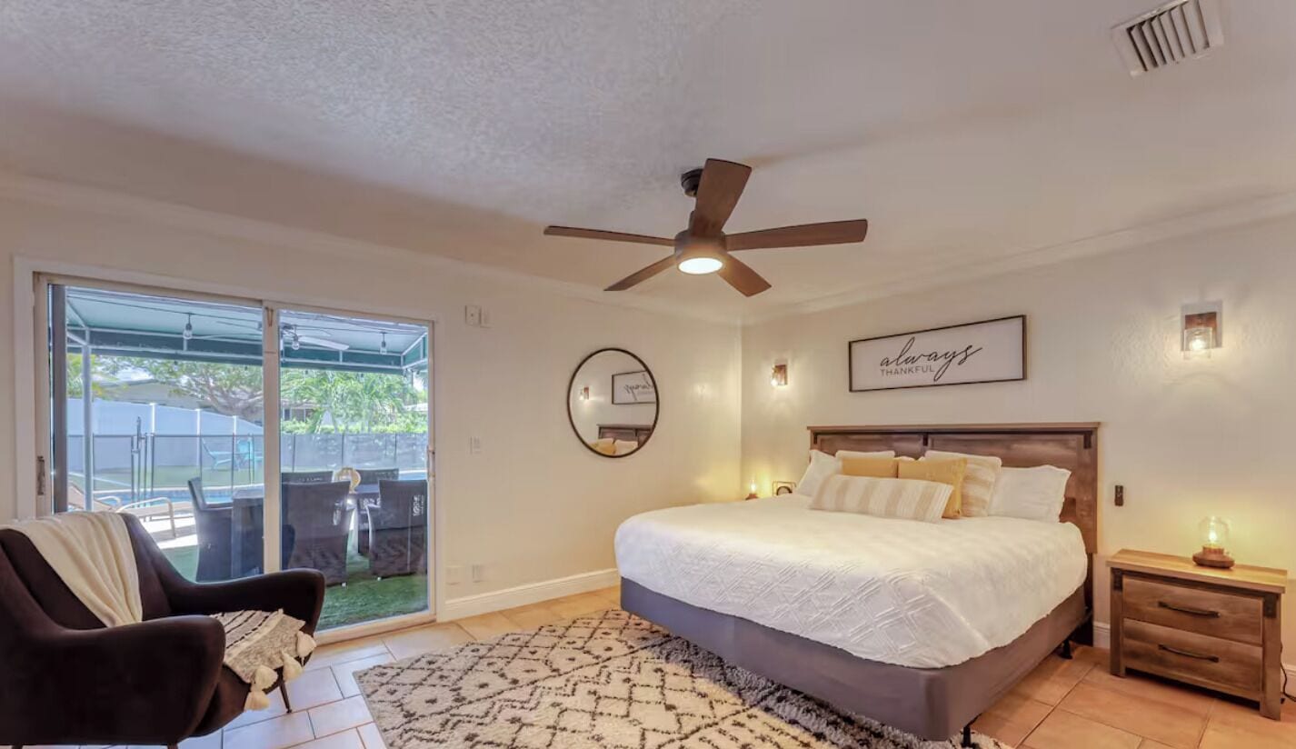 Lakefront Getaway 5br/3ba  Heated Pool Paradise - Sunrise, FL