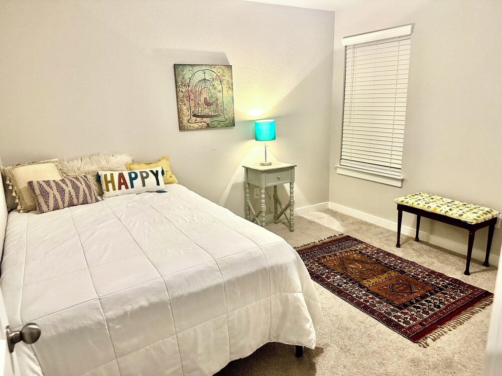 Room Simple - Travis County | Vrbo