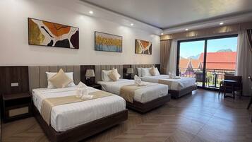 Quarto triplo conforto, sacada, vista para a montanha | Wi-Fi de cortesia