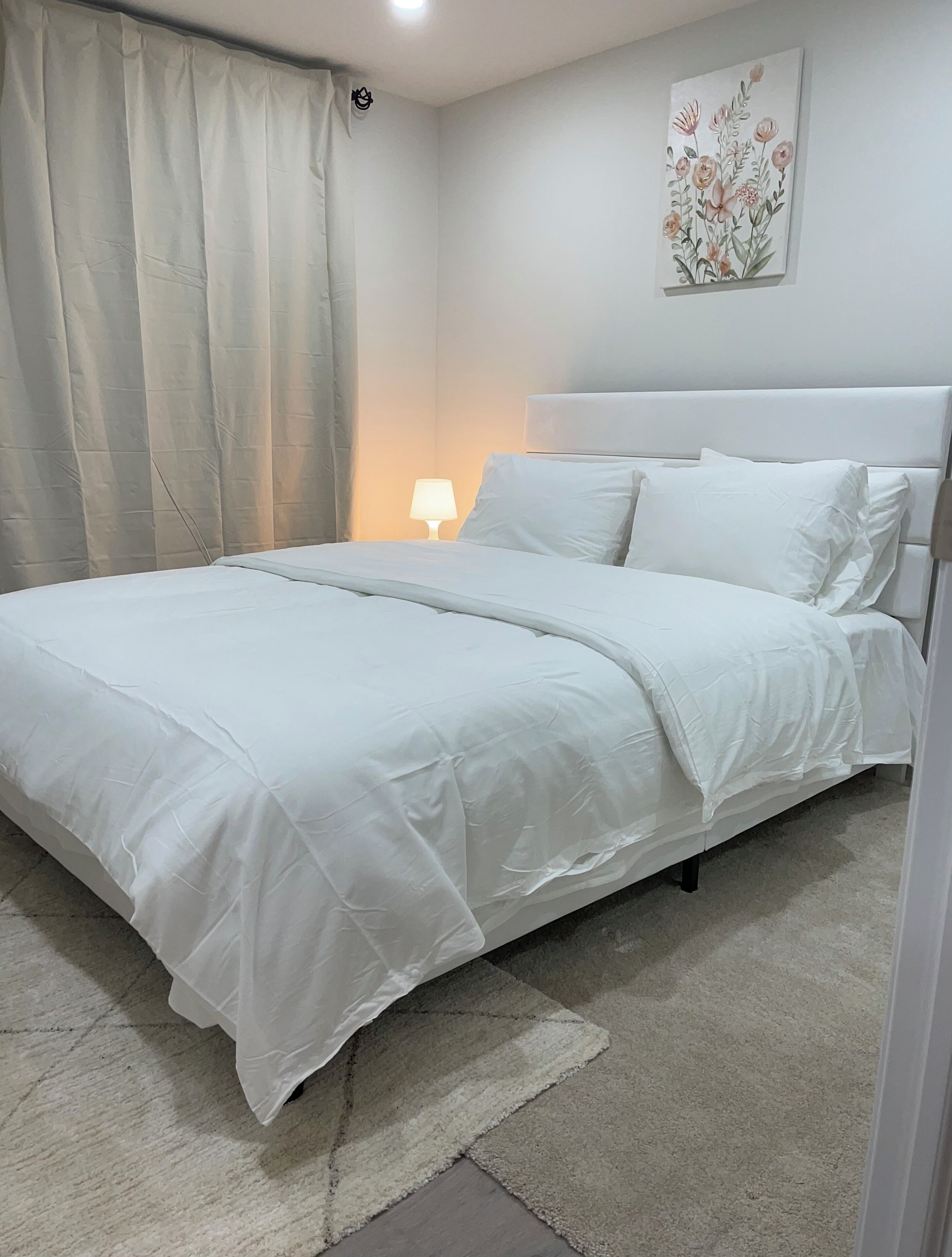 Rayanns Lodge Is An Excellent Place To Stay Providing The  Home Away Home. - Toronto