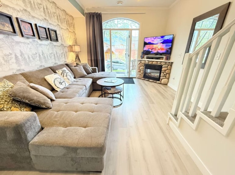 Premium 2-bedroom Townhouse+ Mountain Views - Alberta