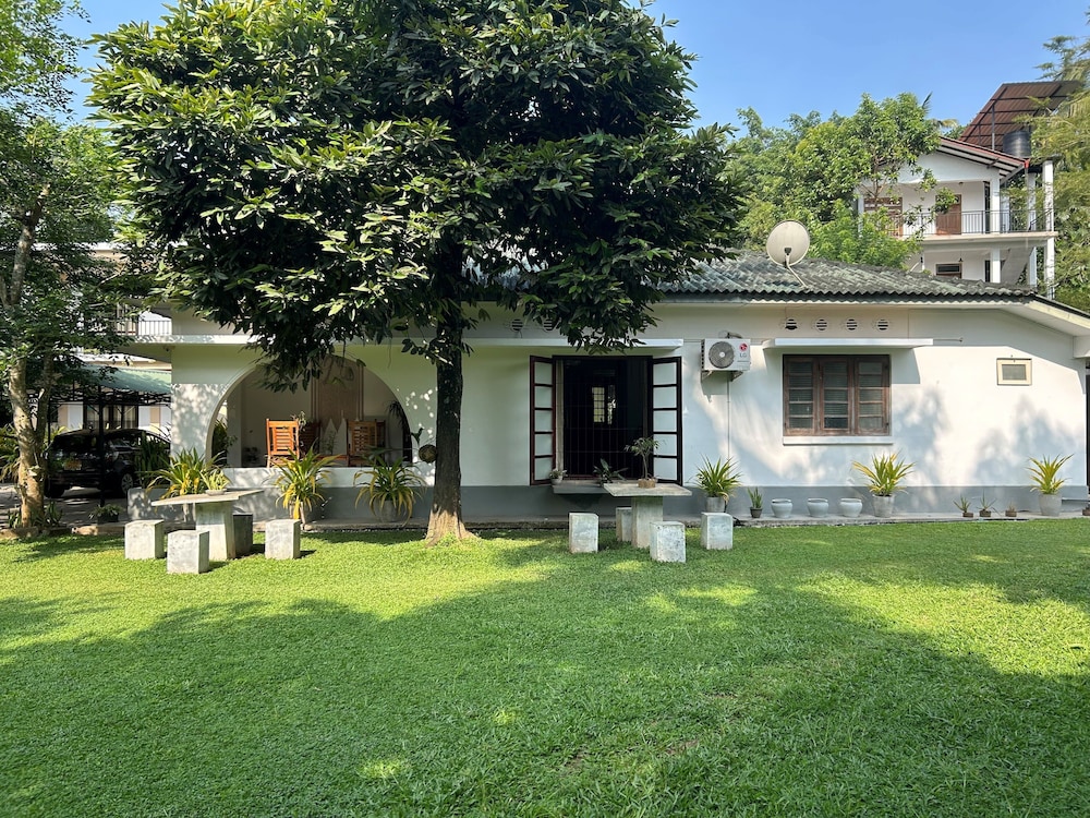 Thomasz Lodge - 康提