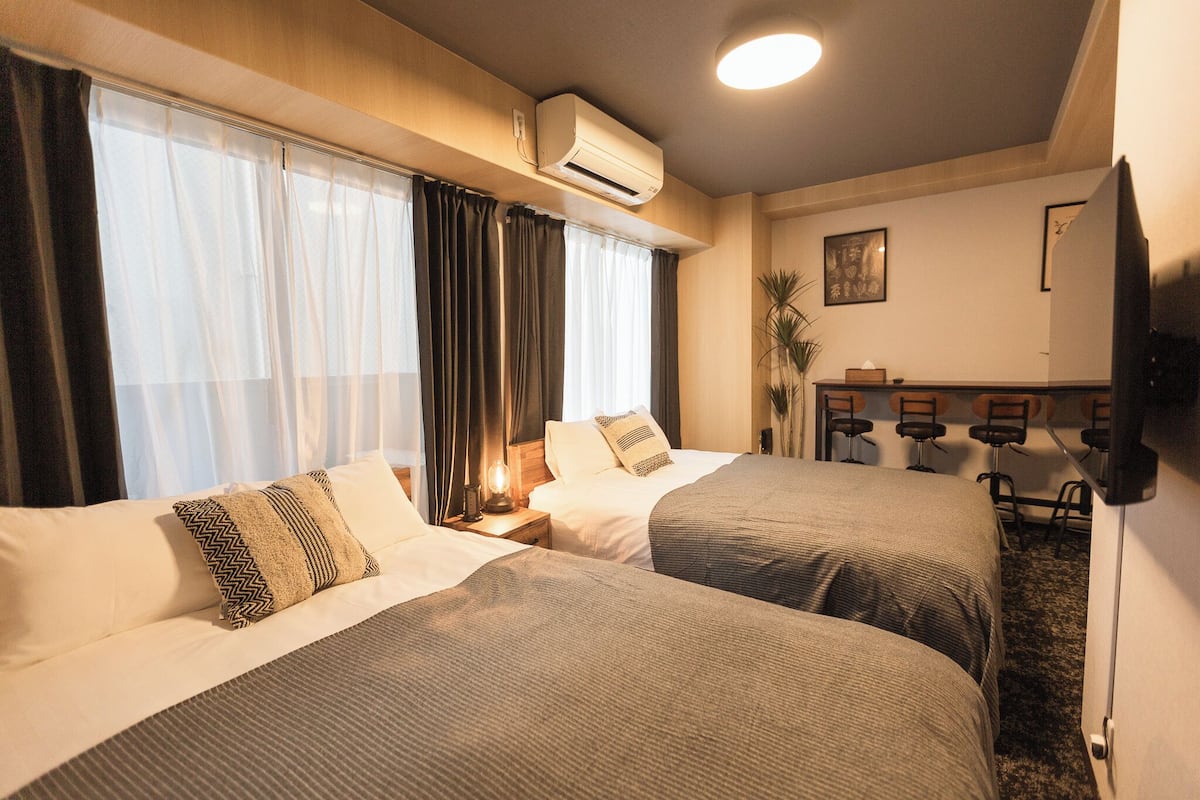 Quarto Quádruplo Comfort, varanda, Vista para a cidade | Cortinas/cortinados opacos, quartos insonorizados, Wi-fi grátis