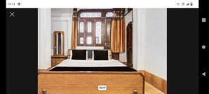 Quarto Deluxe, ar condicionado | Secretária, secretária adequada para computadores portáteis 