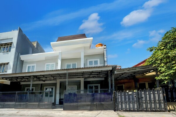Oyo 94818 Sabina House Syariah - Blitar