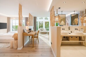 Suite de Luxo, não fumadores, vista para o pátio | Cofre no quarto, cortinas/cortinados opacos, Wi-fi grátis 