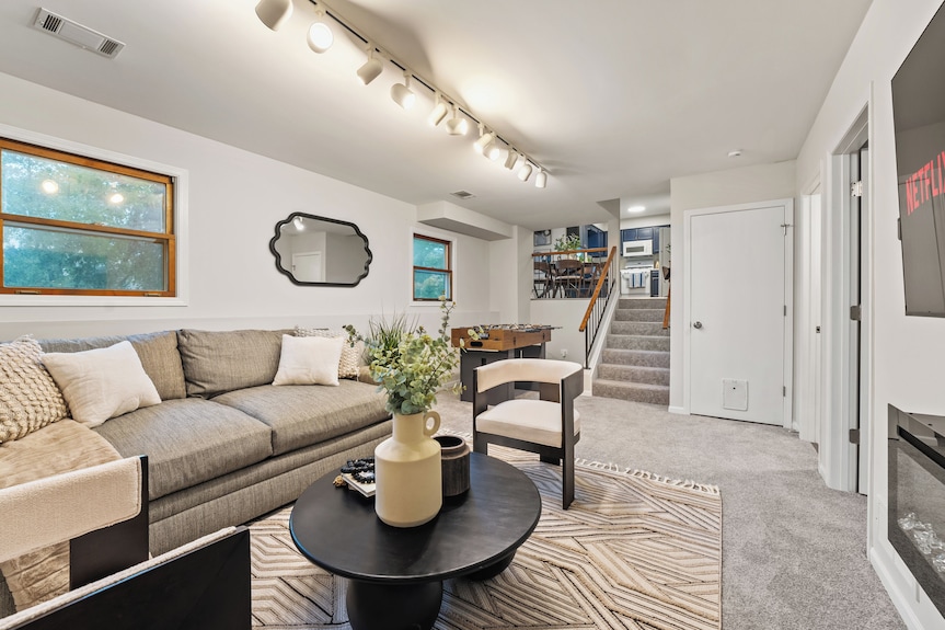 Spacious 4br Home Family & Pet-friendly 2 Living Rooms + Game Fun In Plainfield - 졸리엣