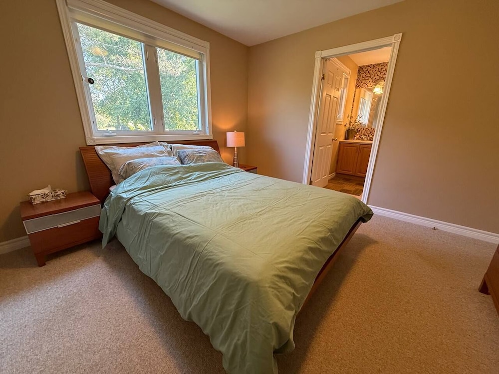Your perfect waterfront getaway for 4 season. Near Casino Rama and ...