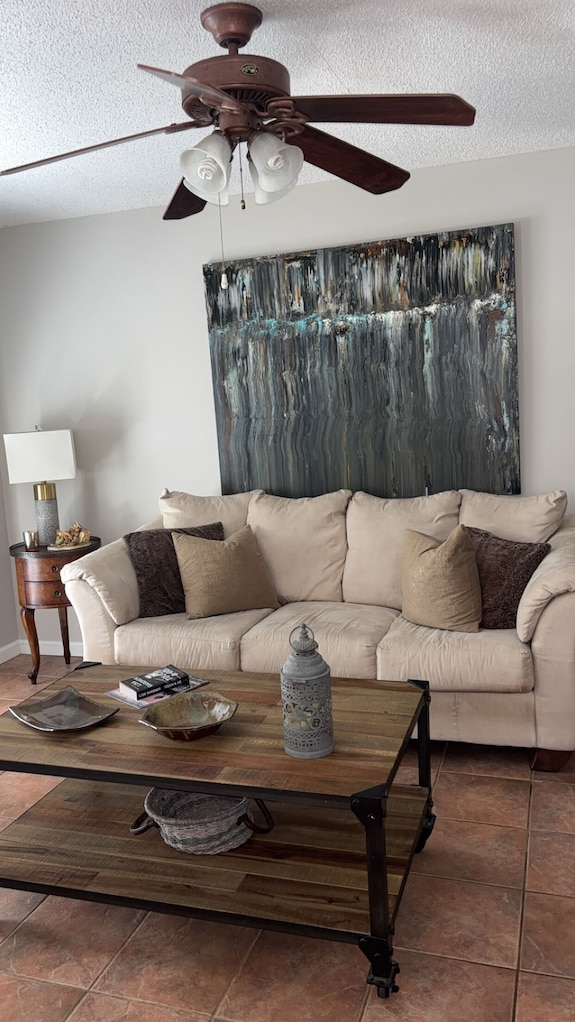 Charming Condo 3-bedroom 2 Bath, 2 Living Rooms! Stocked Kitchen, Laundry Room - Grenada Lake, MS