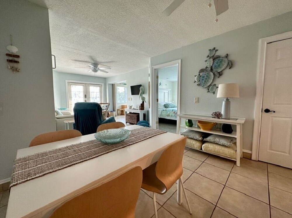 Patio Condo Oceanfront - Pool, Hot Tub, Beach Access, Sleeps 6 - Cape ...