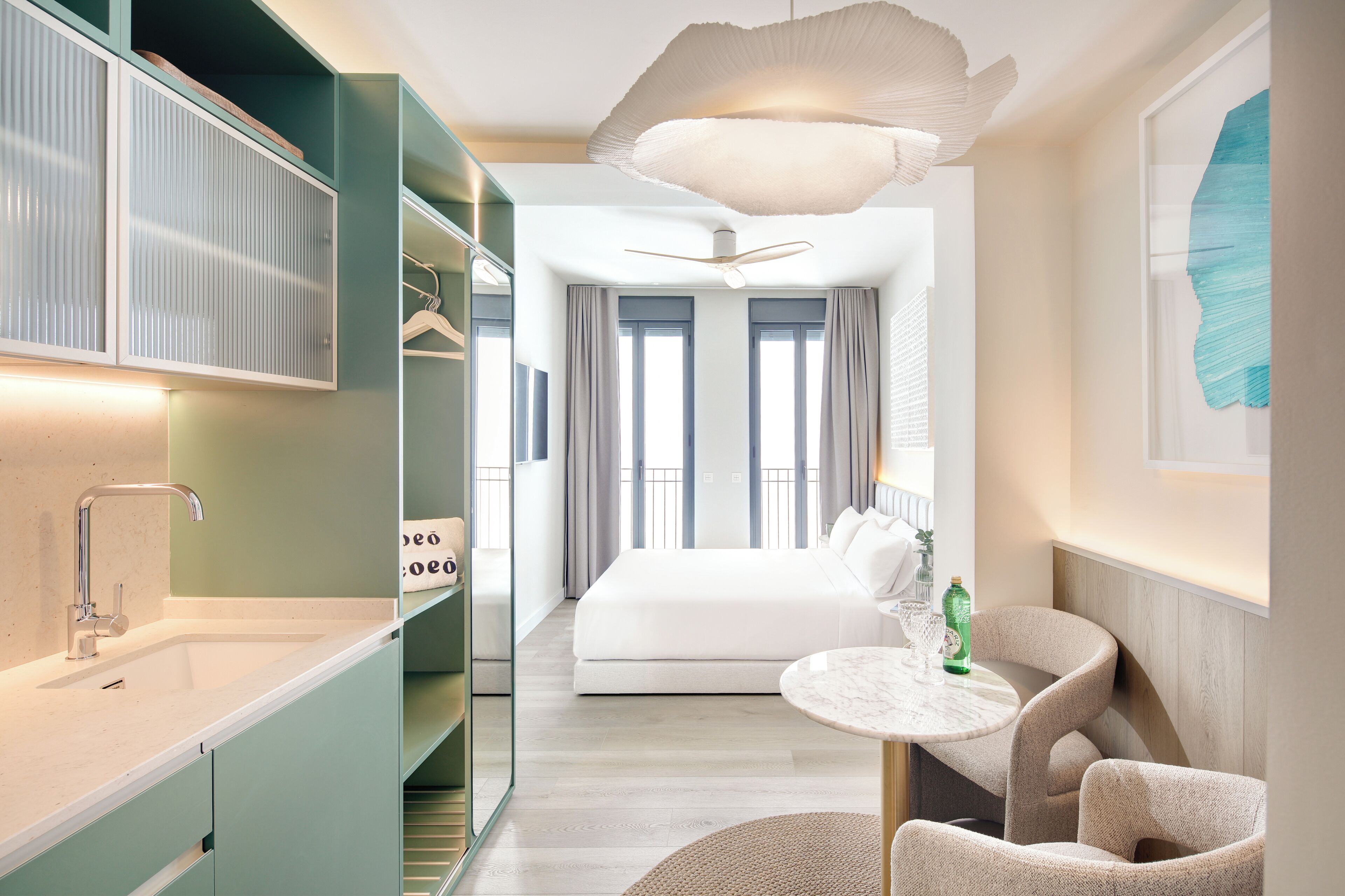 Estúdio clássico, vista para o pátio | Roupas de cama premium, frigobar, cortinas blackout, Wi-Fi de cortesia