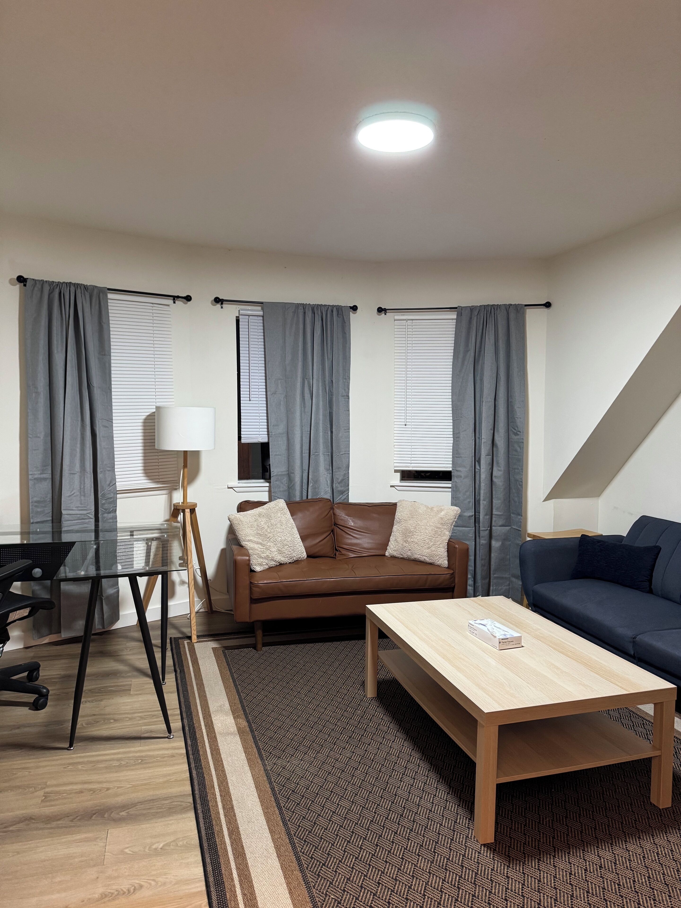 West Queen Anne Upper Unit Close To All Downtown Seattle Amenities. - Shoreline, WA