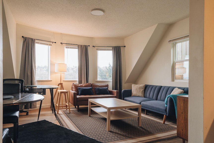 West Queen Anne Upper Unit Close To All Downtown Seattle Amenities. - Ballard - Seattle