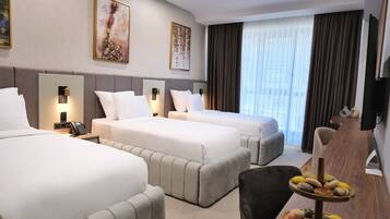 Quarto triplo luxo | Ferros/tábuas de passar roupa, Wi-Fi de cortesia