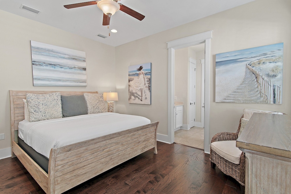 Cole Beck's Cove 4BR Coastal Retreat w/ Golf Cart & Bikes, Sleeps 10 ...