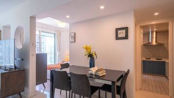 Apartamento, 1 quarto, cozinha, vista para a cidade | Sala de estar | Smart TV