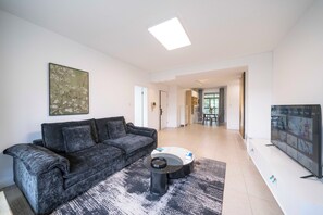 Apartamento Superior, 3 quartos, varanda, Vista para a cidade | Sala