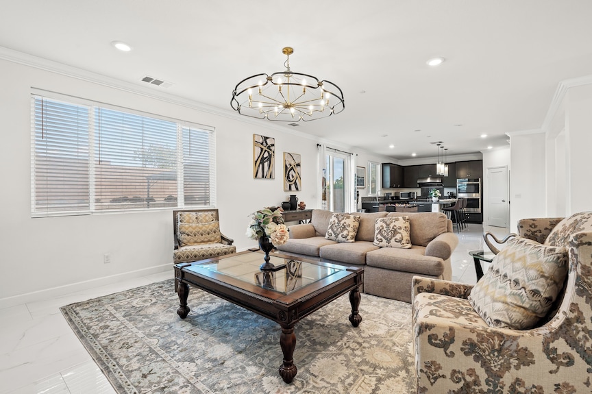 Spacious Modern/6br/8 Beds/3 King Beds/foosball Table - Eastvale, CA