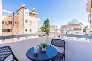 Apartamento, 1 quarto, cozinha, vista para a cidade | Sacada